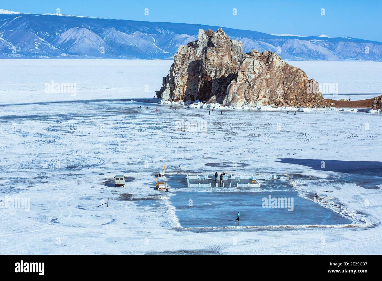 Icebound lake hi-res stock photography and images - Alamy