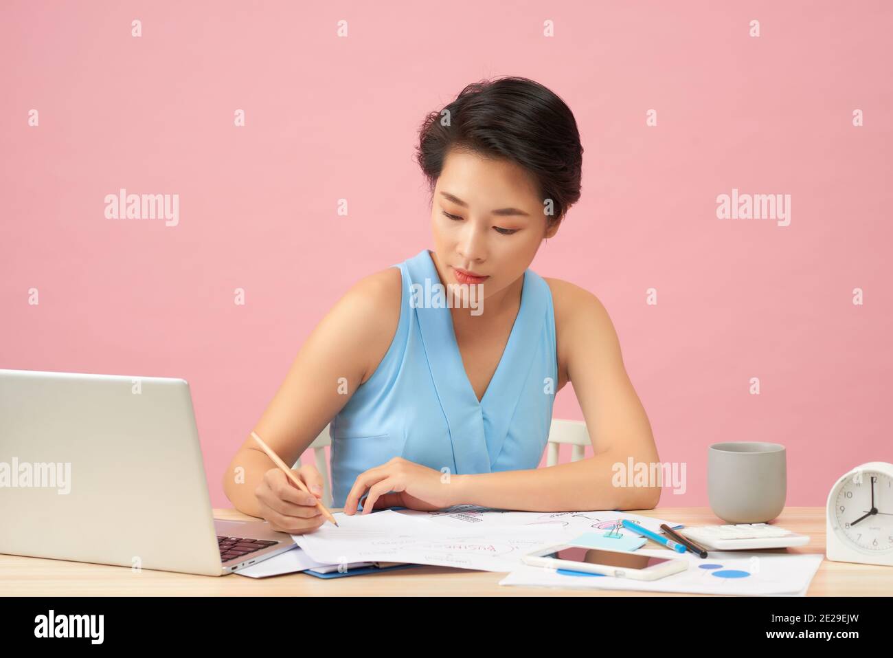 Asia woman working hi-res stock photography and images - Alamy