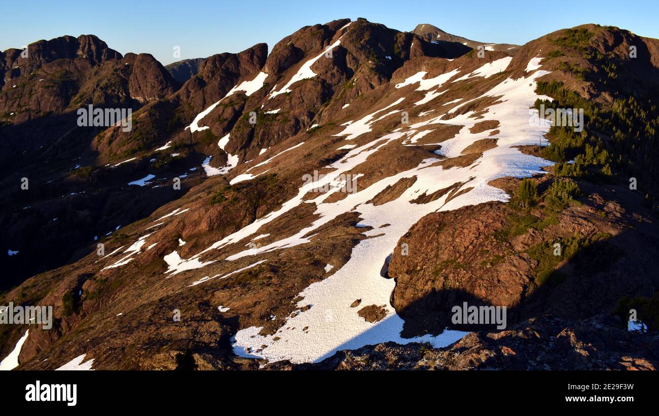 Vancouver island mountain ranges hi-res stock photography and images ...