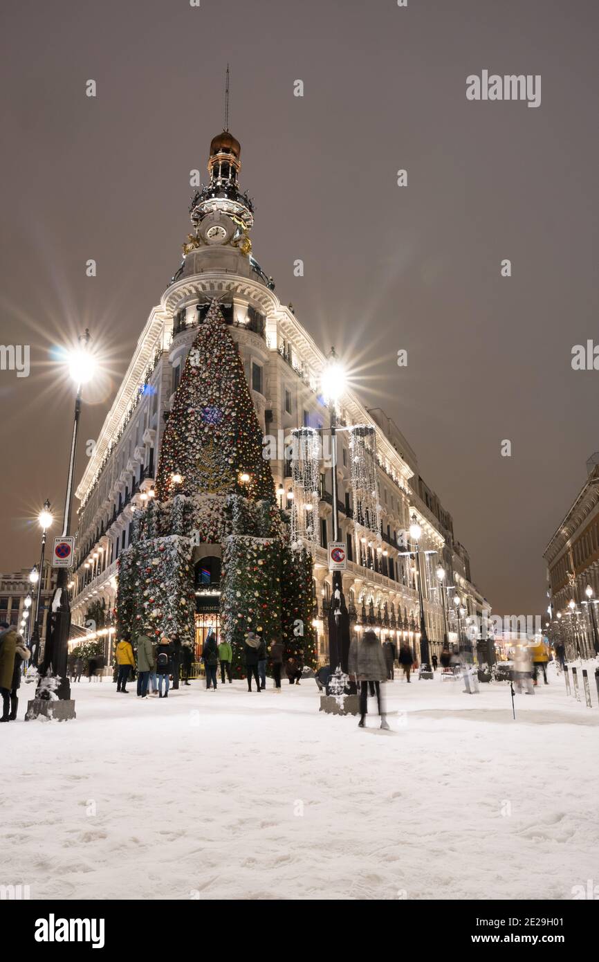 MADRID, SPAIN - JAN 9th 2021. Historic snowfall in Madrid (Calle de ...