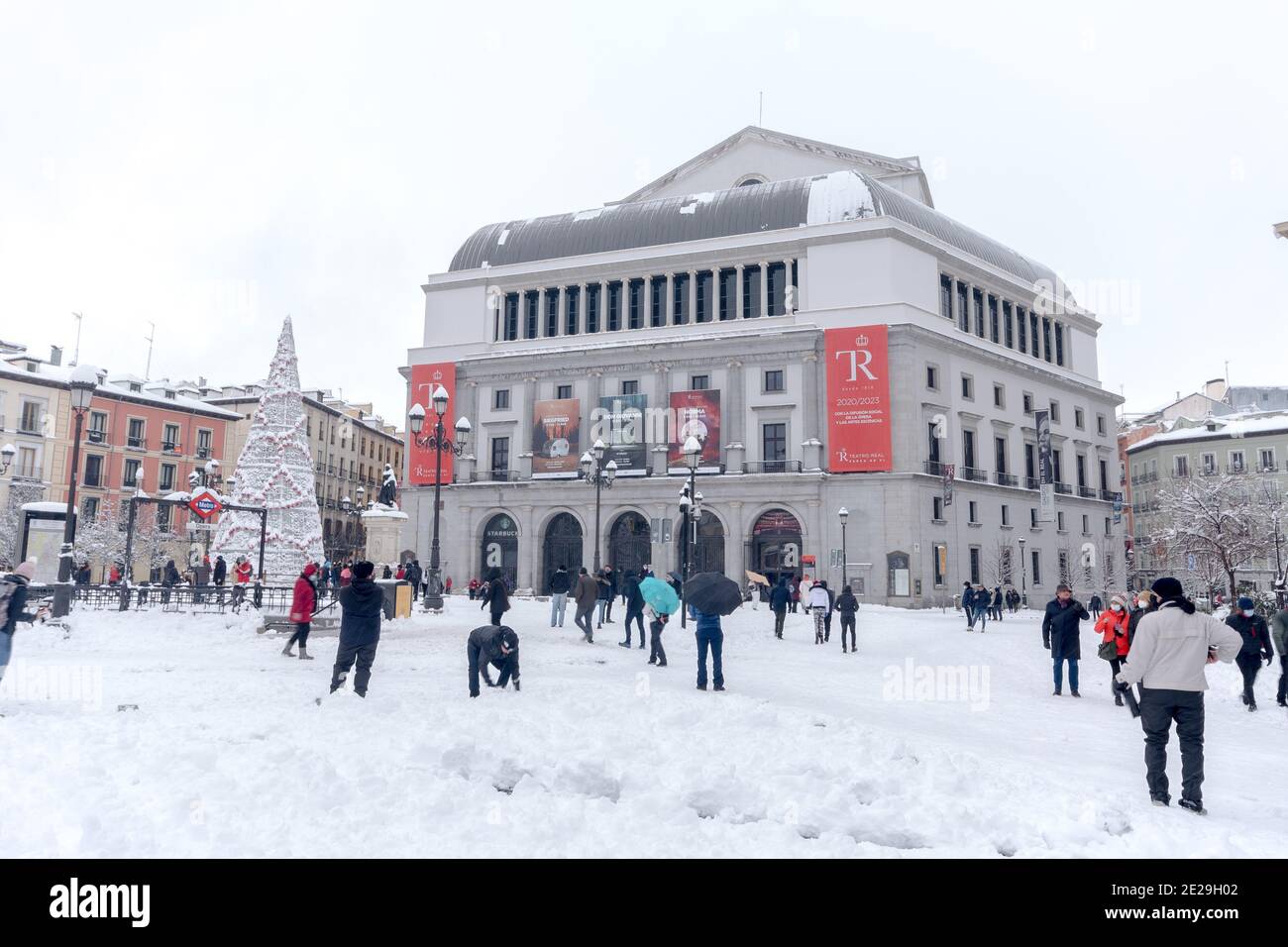 MADRID, SPAIN - JAN 9th 2021. Historic snowfall in Madrid (Opera ...