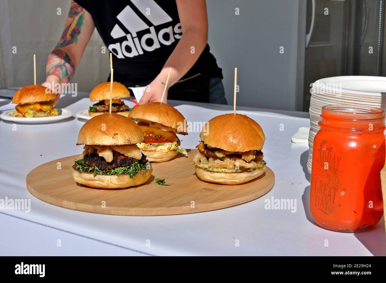 Making cheeseburger on plate hi-res stock photography and images - Alamy