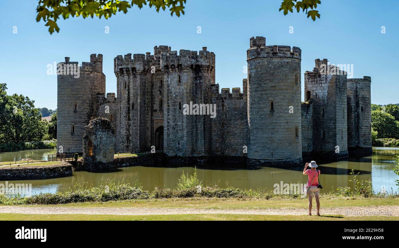Bodiam castle moat hi-res stock photography and images - Alamy