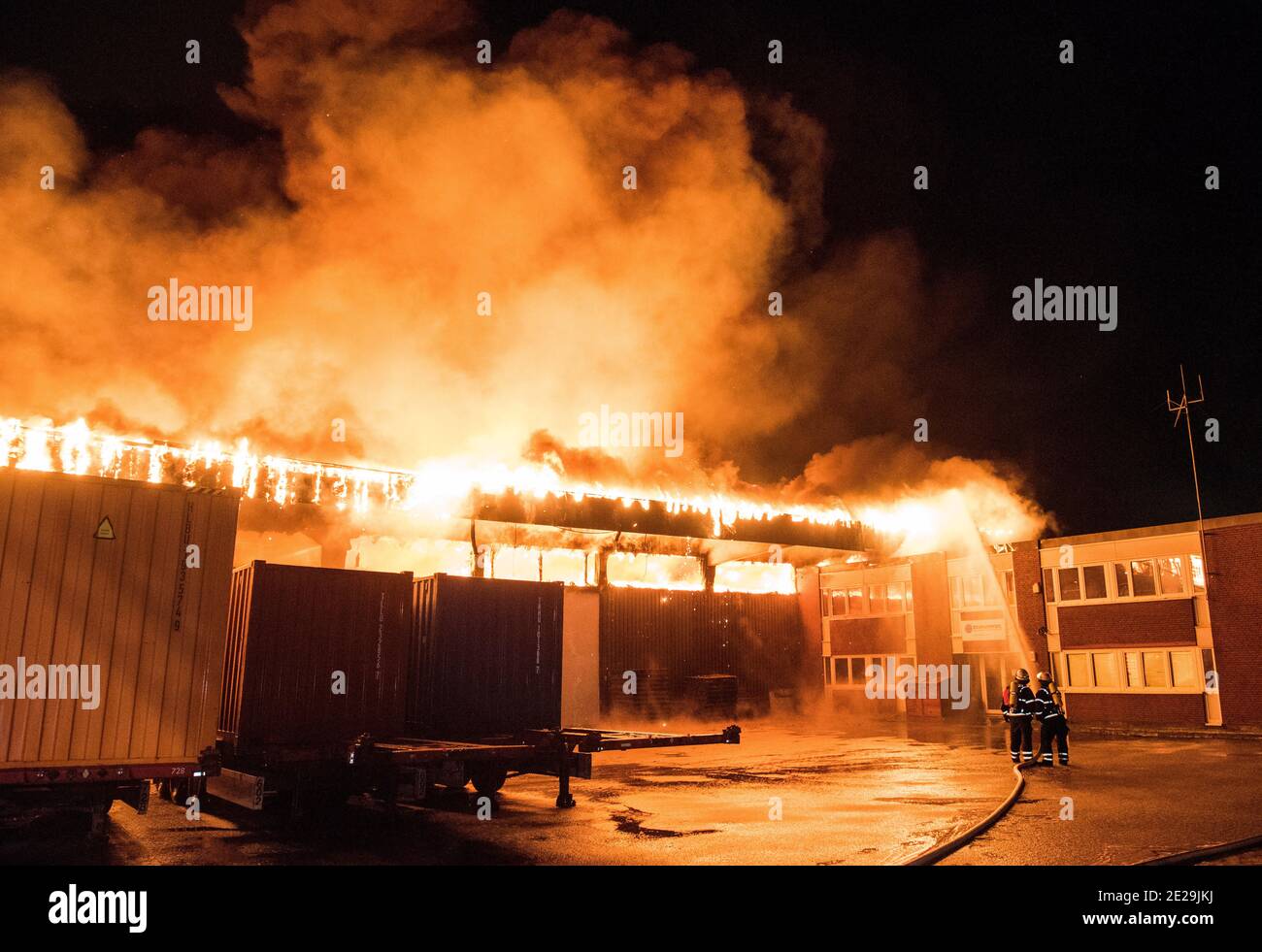 Hamburg, Germany. 13th Jan, 2021. Firefighters extinguish a major fire ...