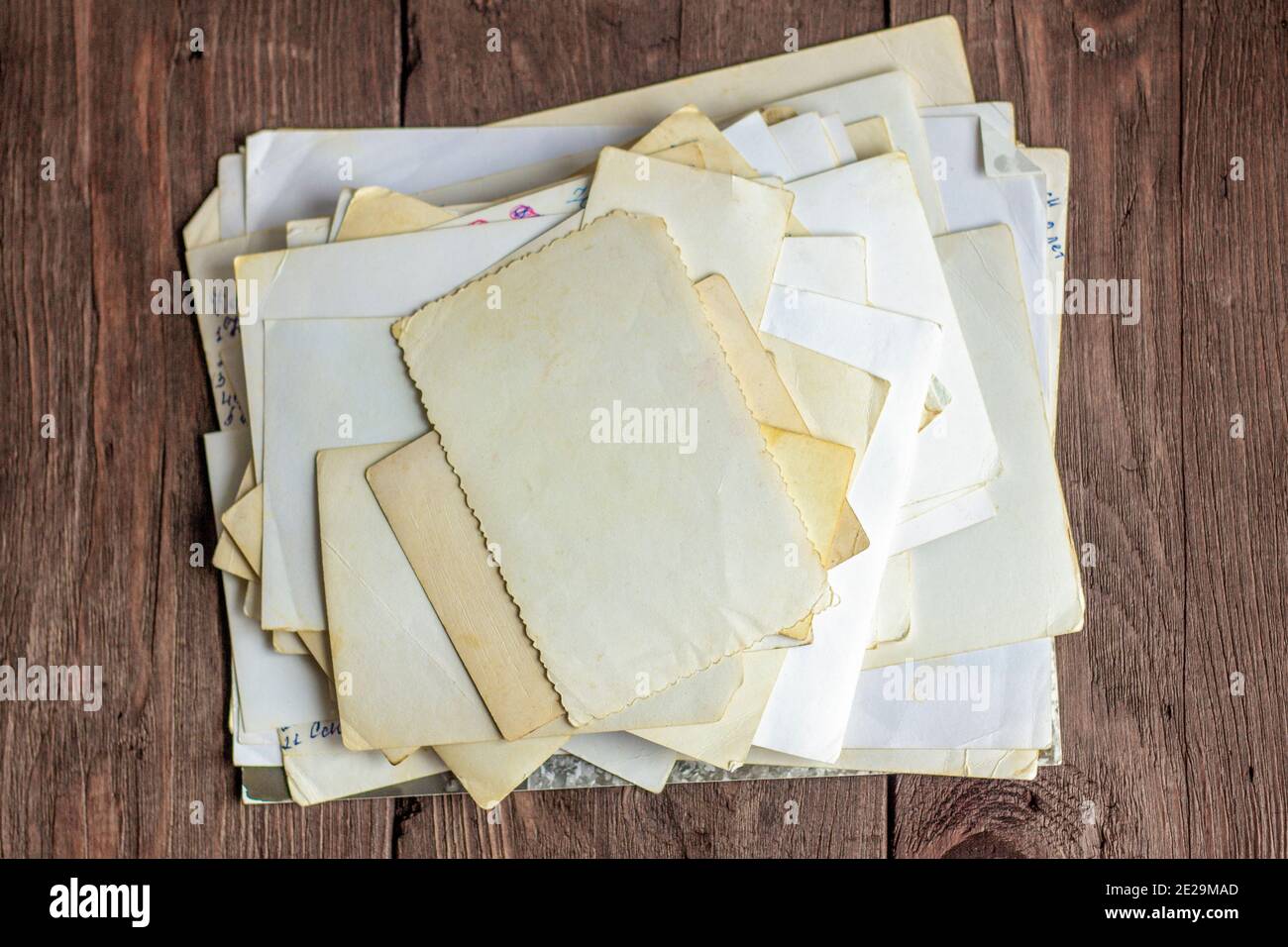Stack of old photos vintage hi-res stock photography and images - Alamy