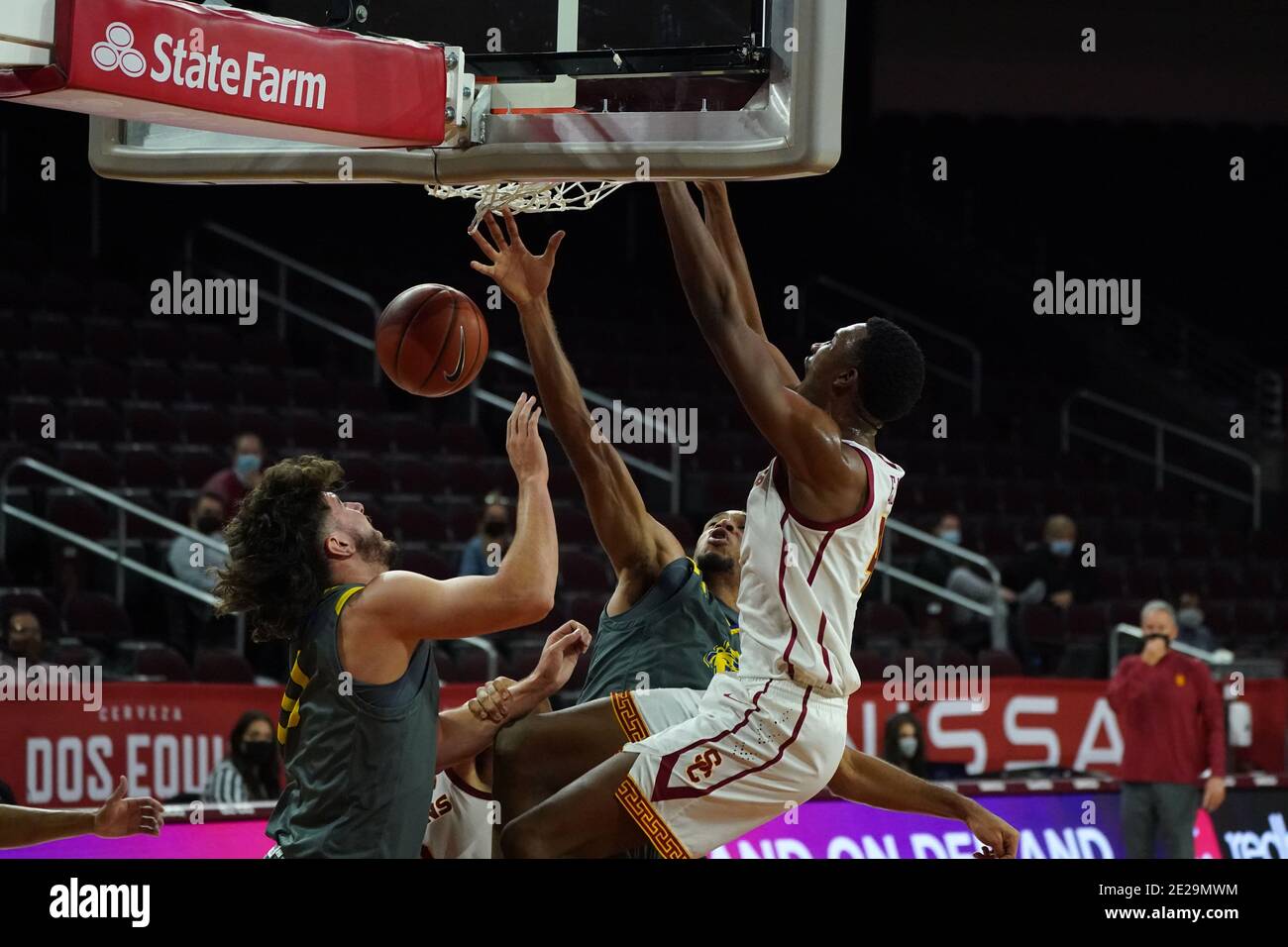 Southern California Trojans forward Evan Mobley (4) dunks the ball over UC Riverside Highlanders ...