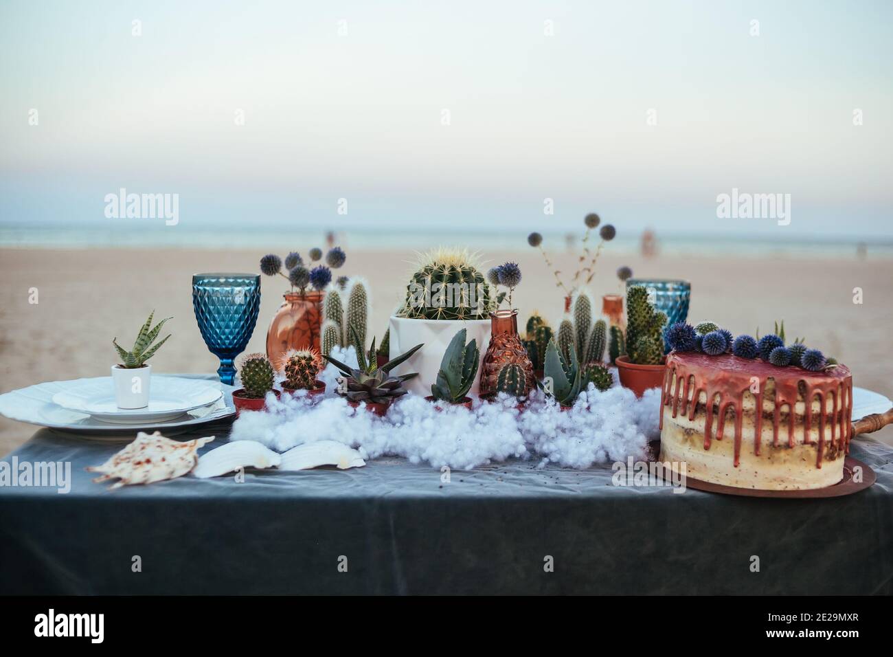 Sand cake hi-res stock photography and images - Alamy