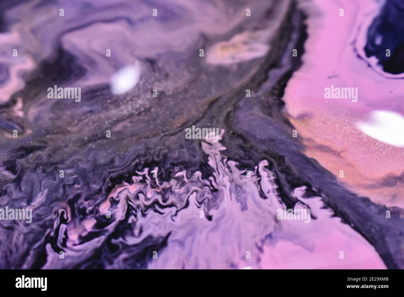 Purple drawing pin hi-res stock photography and images - Alamy