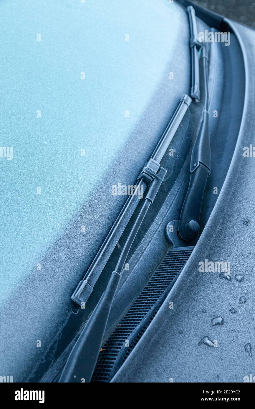 Windscreen car hi-res stock photography and images - Alamy