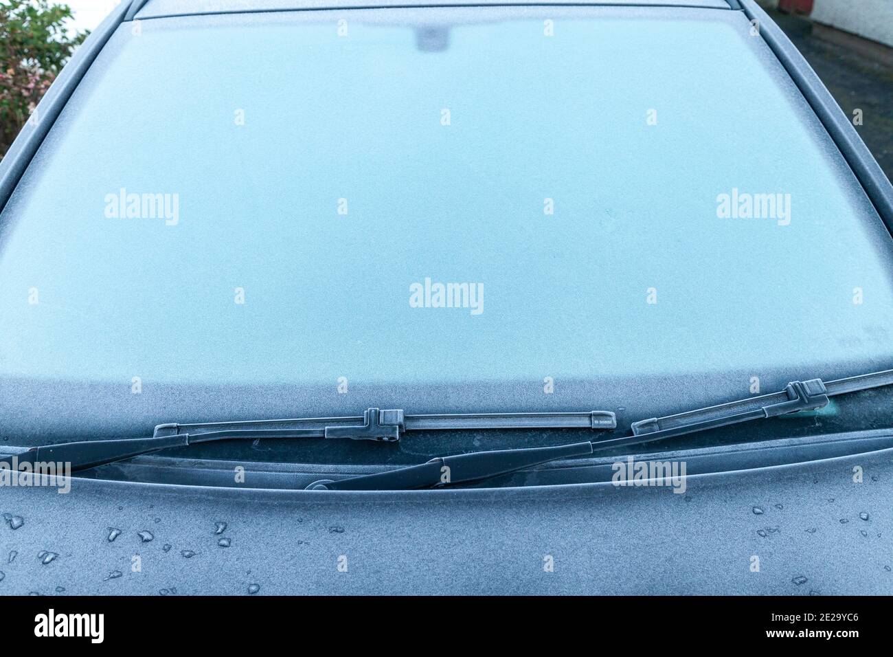 Car windscreen frost hi-res stock photography and images - Alamy