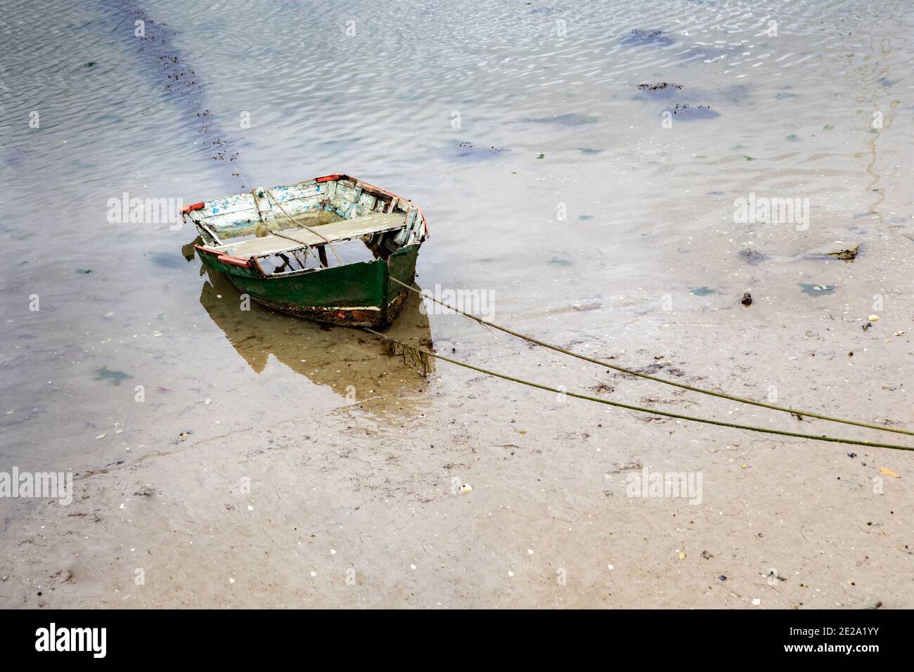 Rotten rope hi-res stock photography and images - Alamy