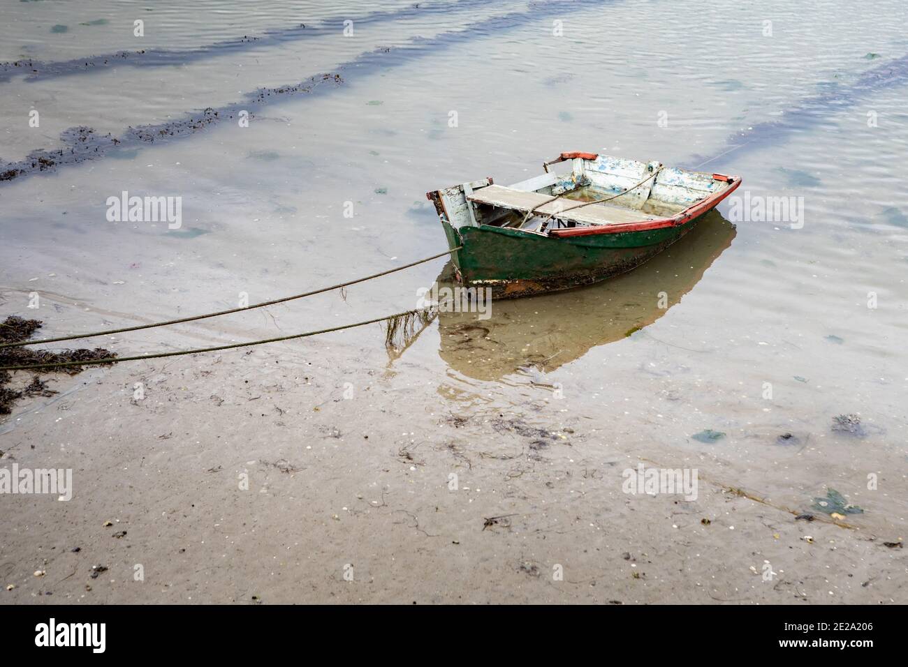 Rotten rope hi-res stock photography and images - Alamy