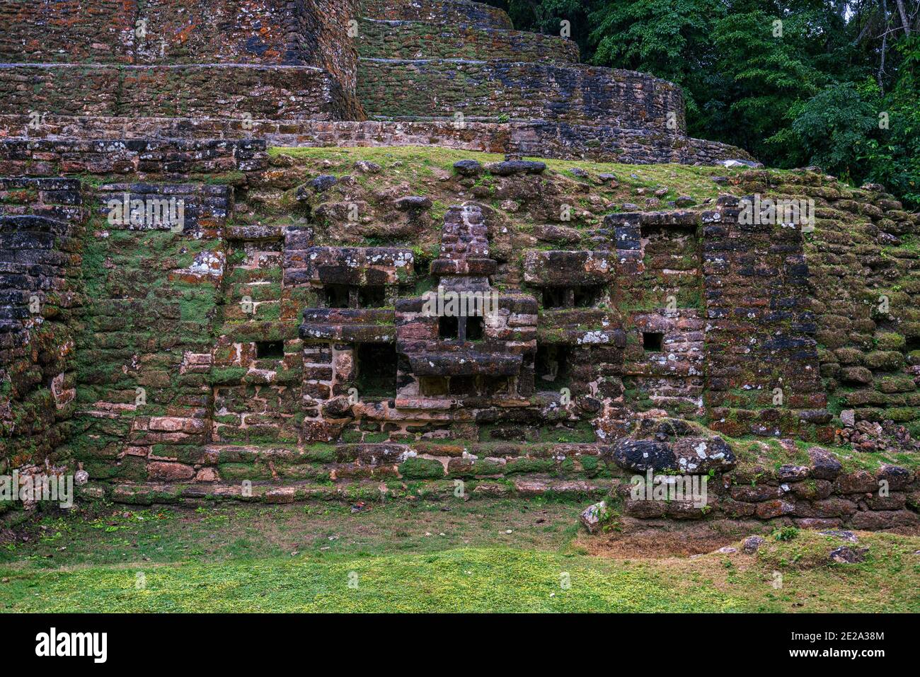 Lamanai Mayan ruins in Belize Stock Photo - Alamy
