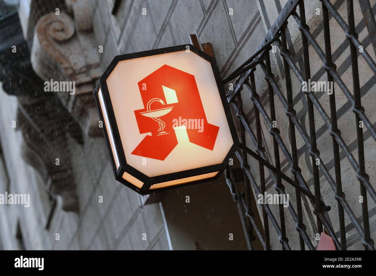 Munich, Deutschland. 12th Jan, 2021. APOTHEKE, sign, illuminated sign ...