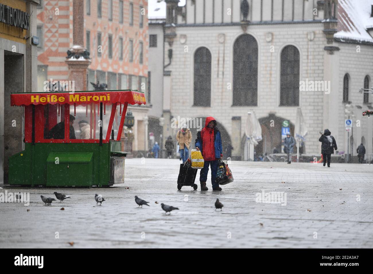 Hot chestnut stand hi-res stock photography and images - Alamy