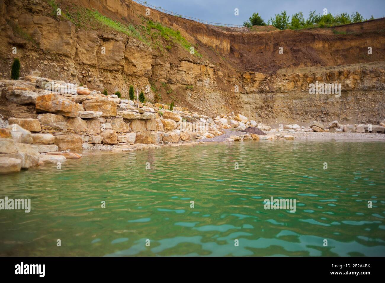 Emerald green lakes hi-res stock photography and images - Alamy
