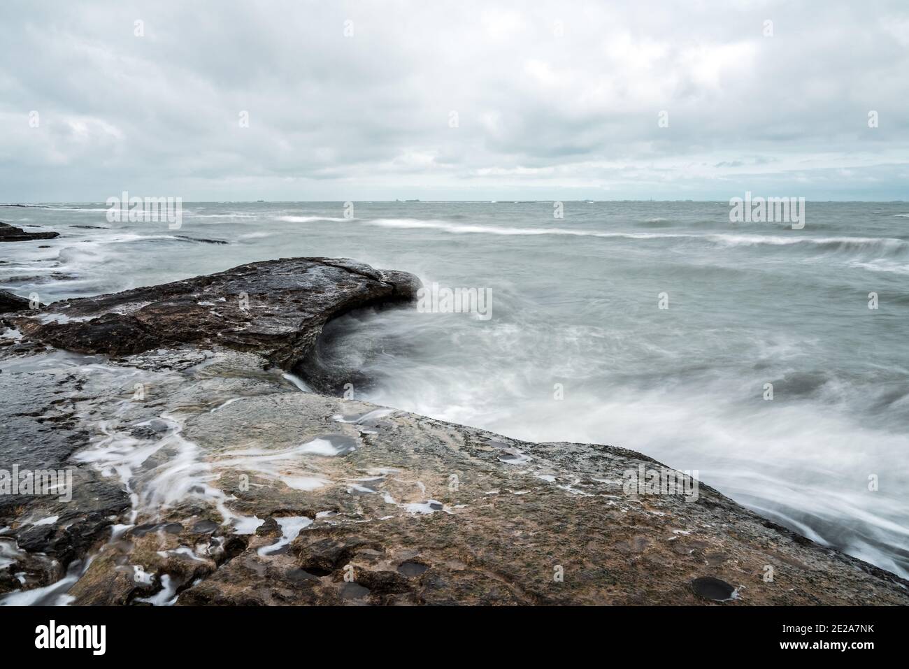 Ocean wave splash hi-res stock photography and images - Alamy