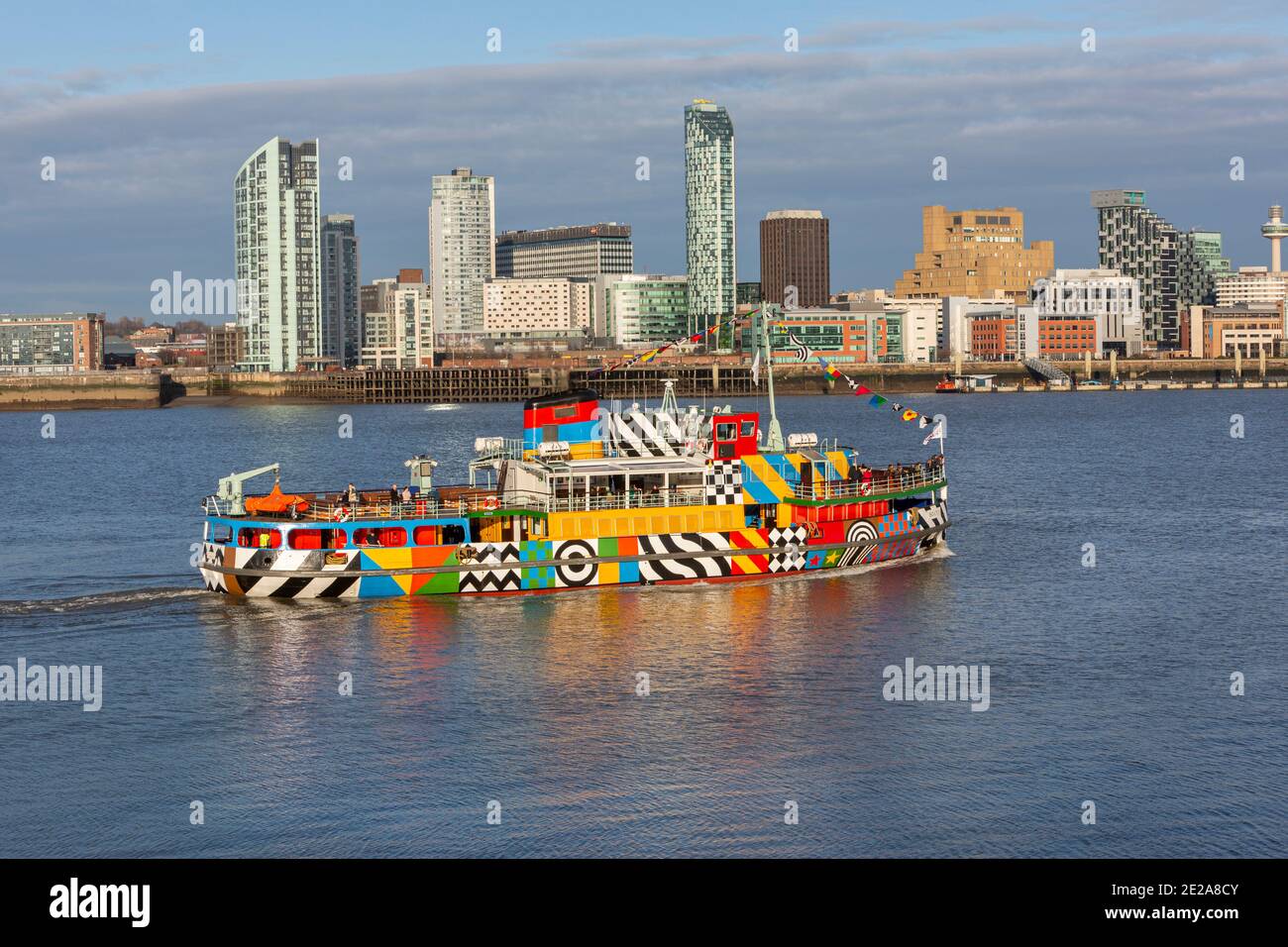 A Mersey Ferry in front of the Liverpool waterfront Stock Photo - Alamy