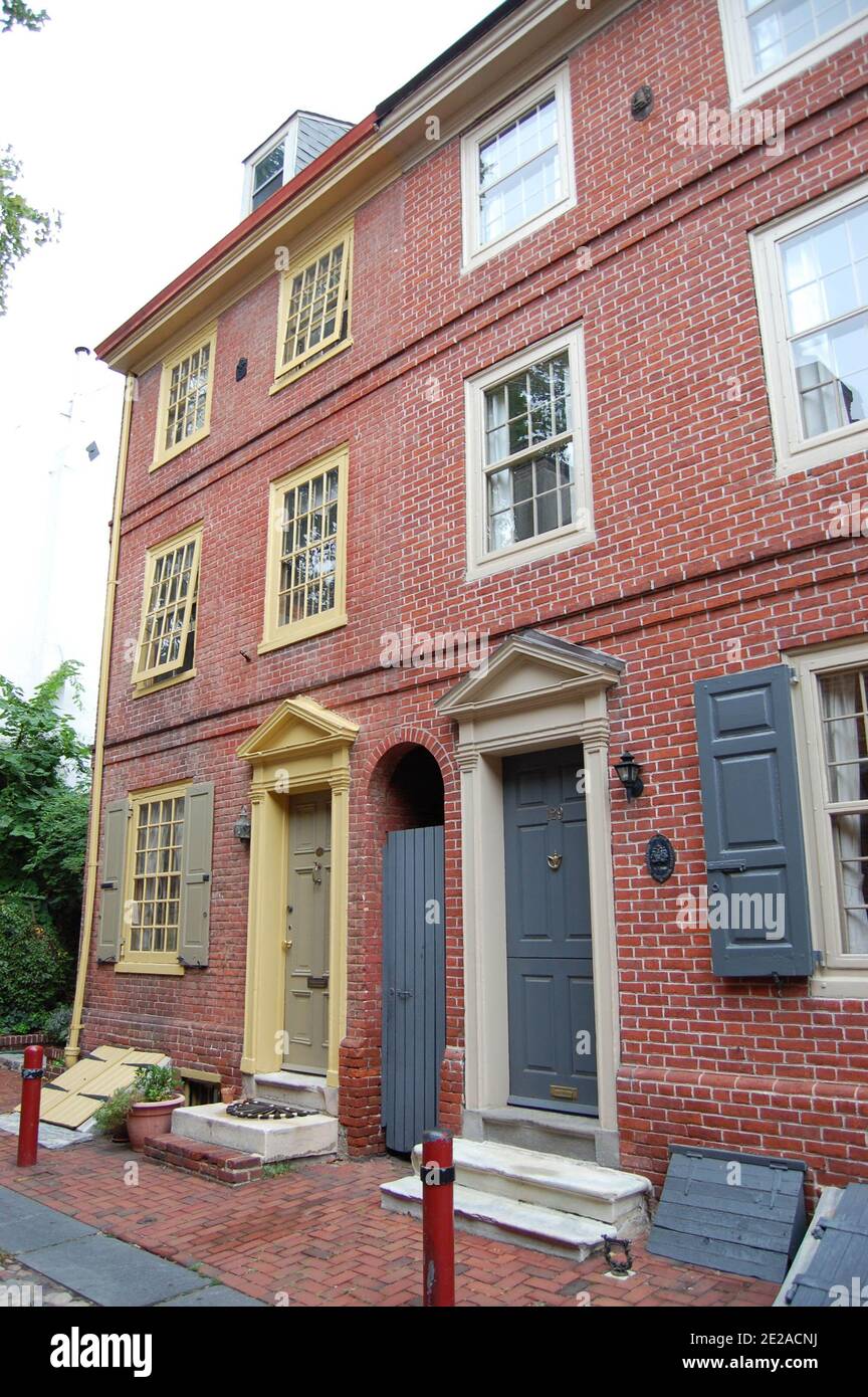 Grey Colonial House Colonial American House Styles Guide From 1600 To