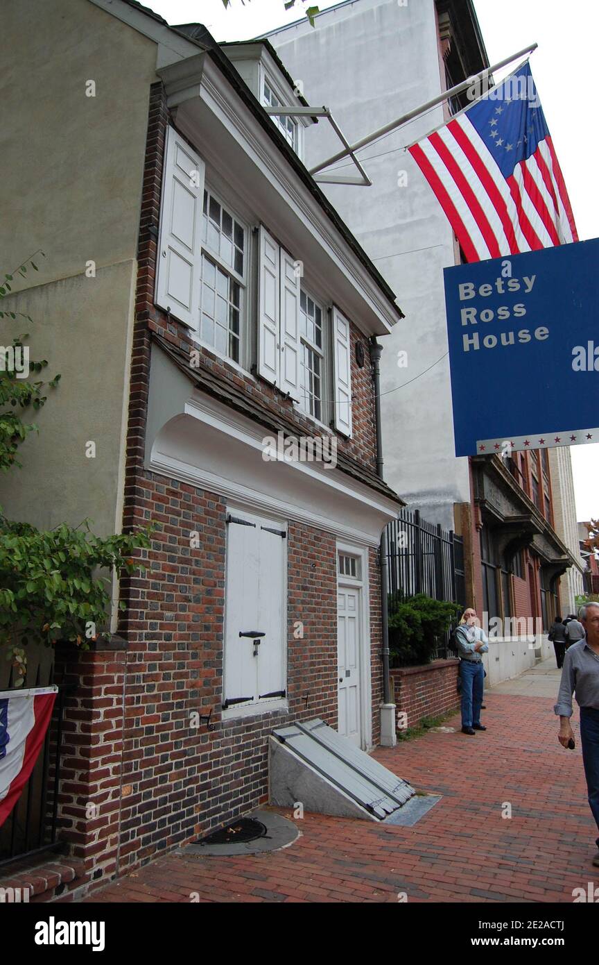 Betsy ross flag first hi-res stock photography and images - Alamy
