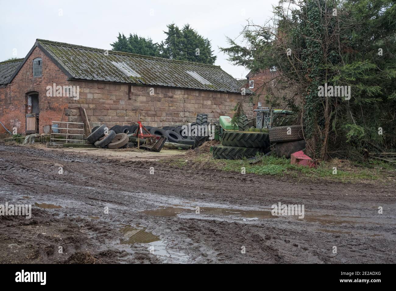Farm yard winter uk hi-res stock photography and images - Alamy