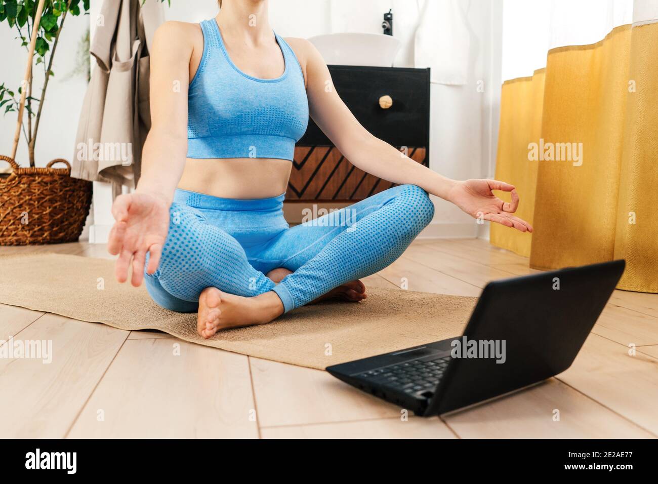 Headless Woman High Resolution Stock Photography and Images - Alamy