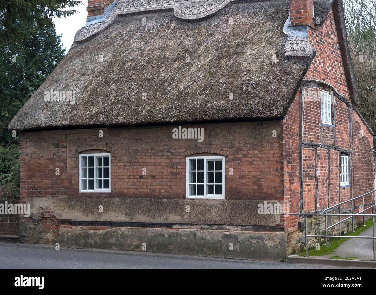 Old thatched cottage in Repton, Derbyshire, UK Stock Photo - Alamy
