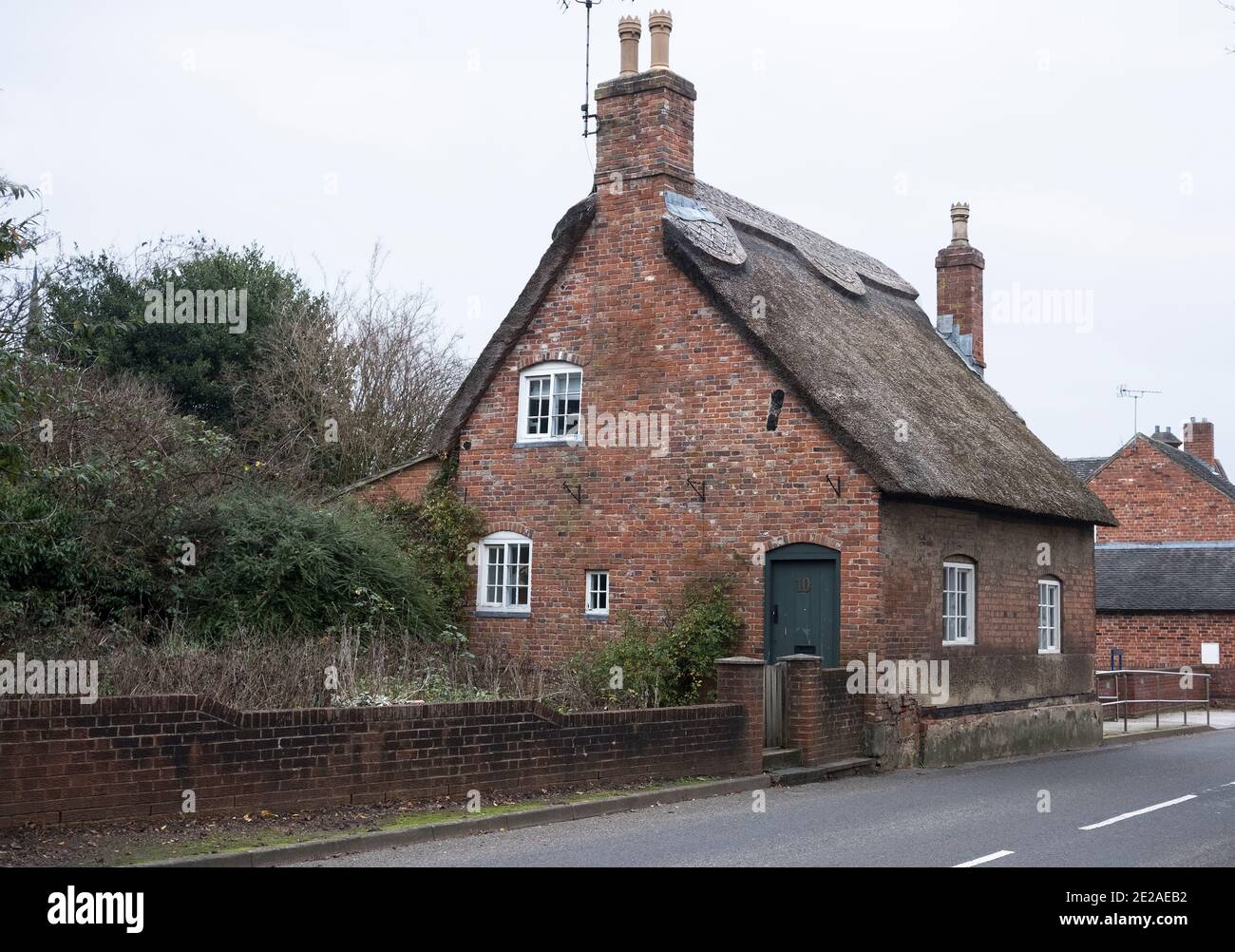 Old thatched cottage in Repton, Derbyshire, UK Stock Photo - Alamy