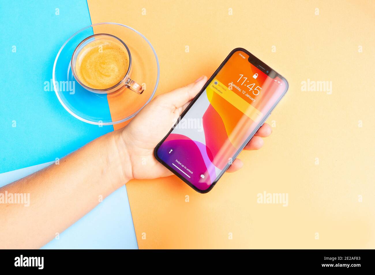Iphone 12 hand hi-res stock photography and images - Alamy