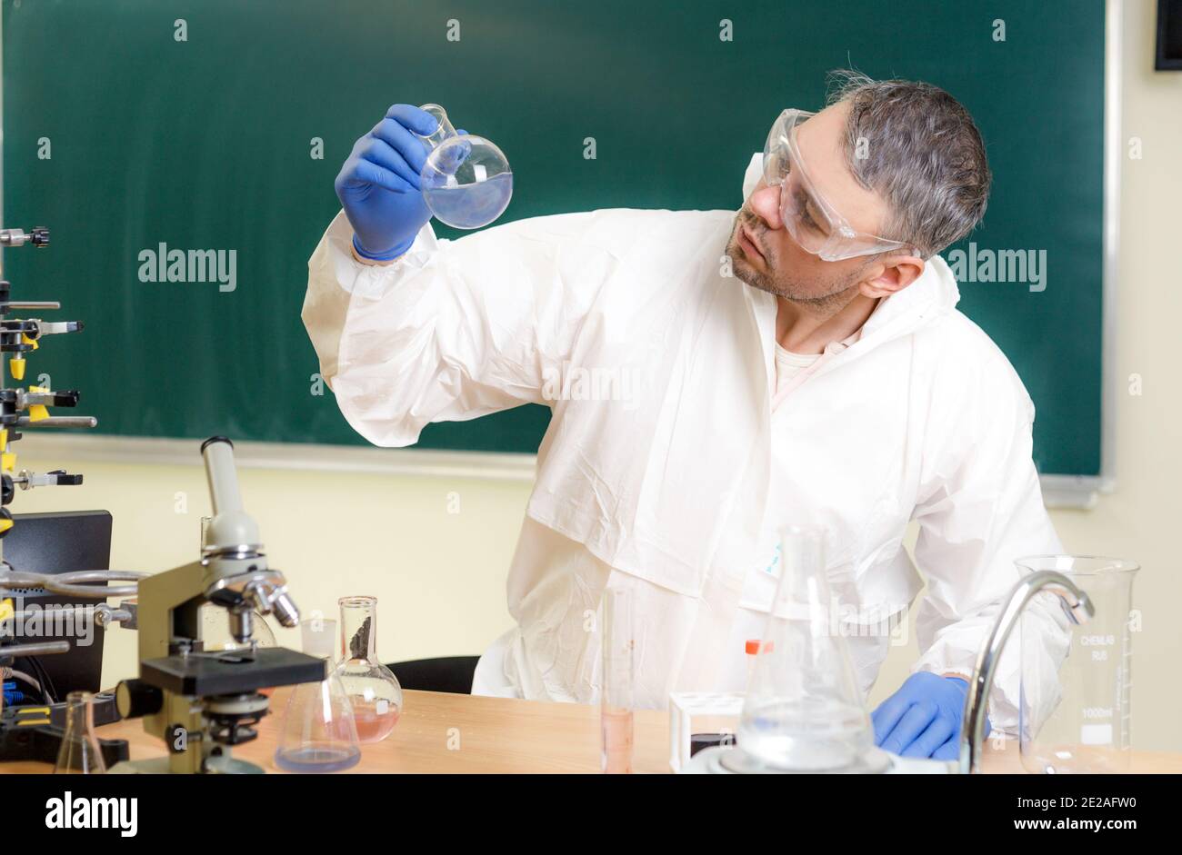 Practical chemistry school hi-res stock photography and images - Alamy