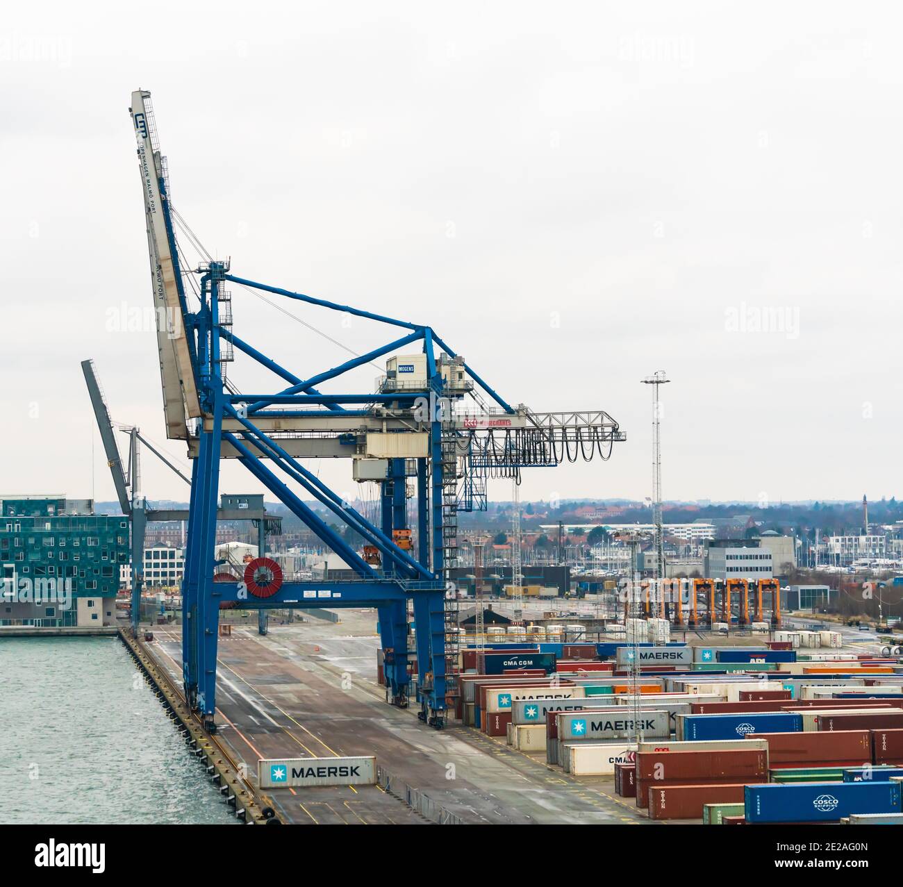 Cargo container lift cranes hi-res stock photography and images - Alamy
