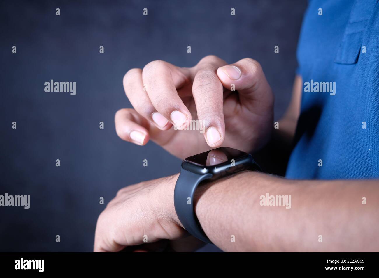 Smart watch showing heartbeat hi-res stock photography and images - Alamy