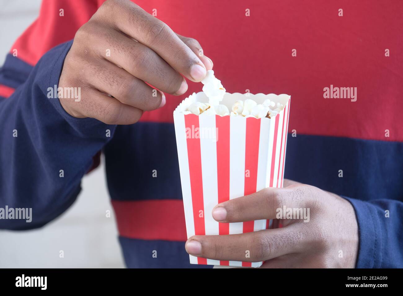 young man eating popcorn close up Stock Photo - Alamy
