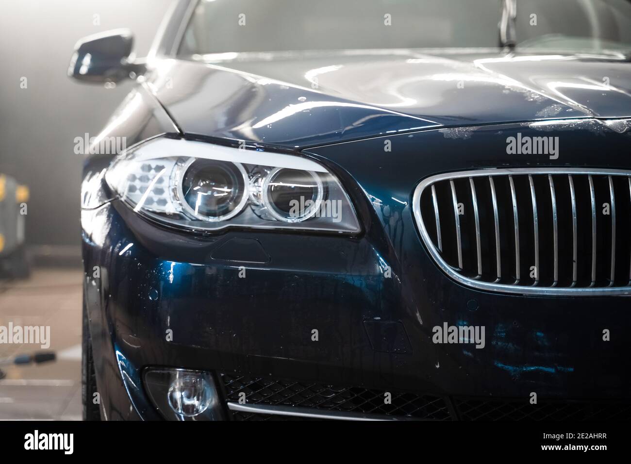 Freshly washed car at car wash Stock Photo - Alamy