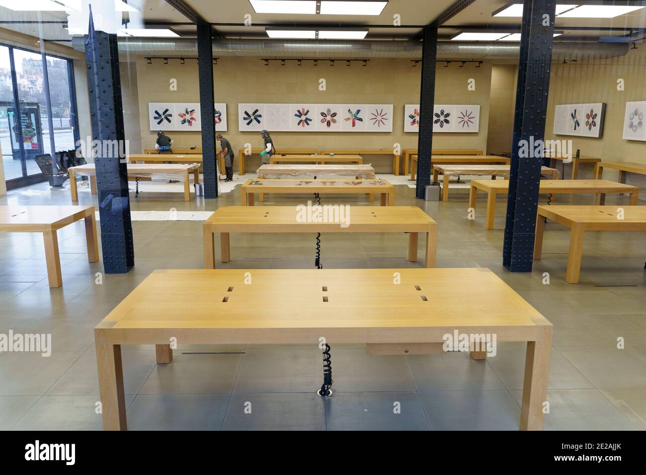 Apple store interior empty hi-res stock photography and images - Alamy