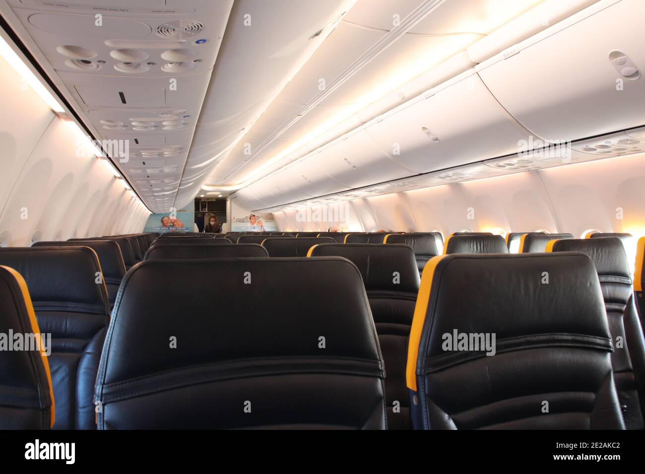 Empty airplane cabin hi-res stock photography and images - Alamy