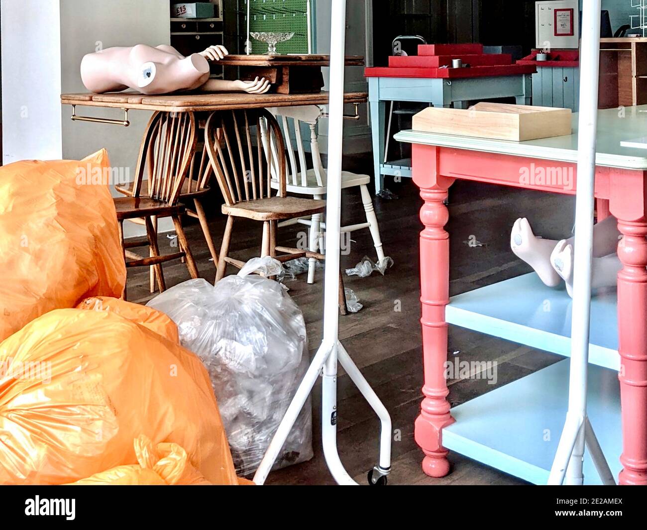 Sprawled body hi-res stock photography and images - Alamy