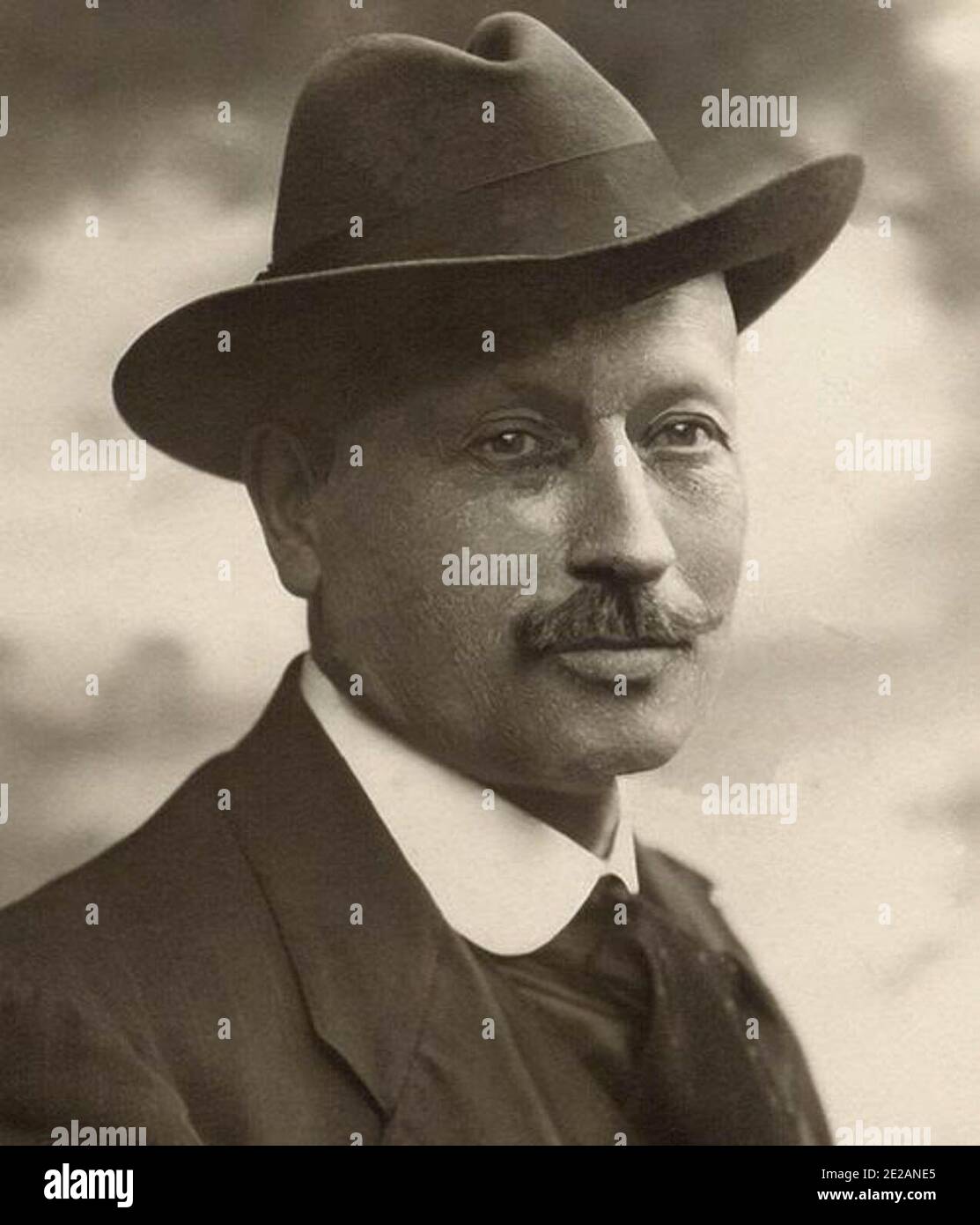 Michelin man drawing hi-res stock photography and images - Alamy