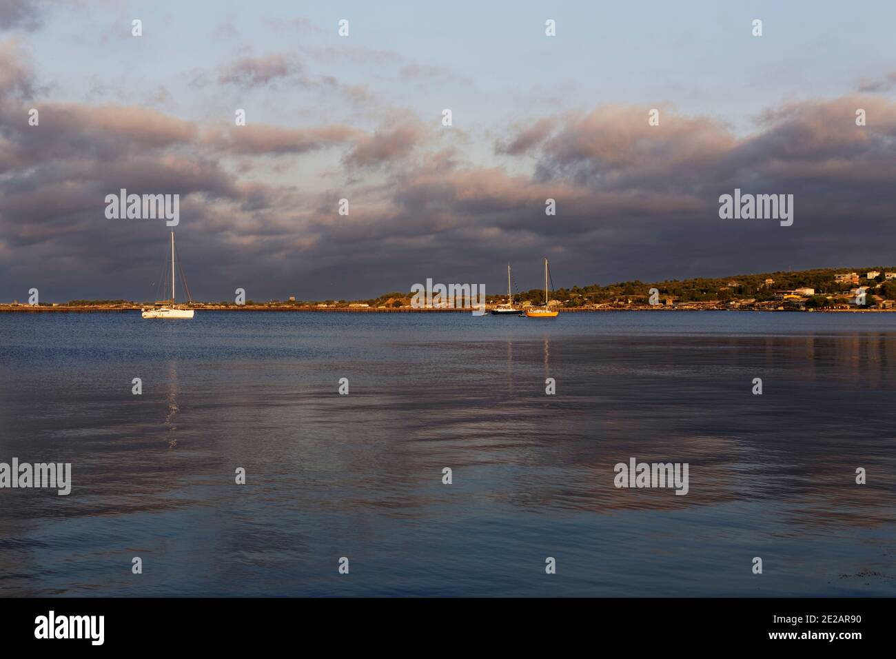 Oysters and mussels boats hi-res stock photography and images - Alamy