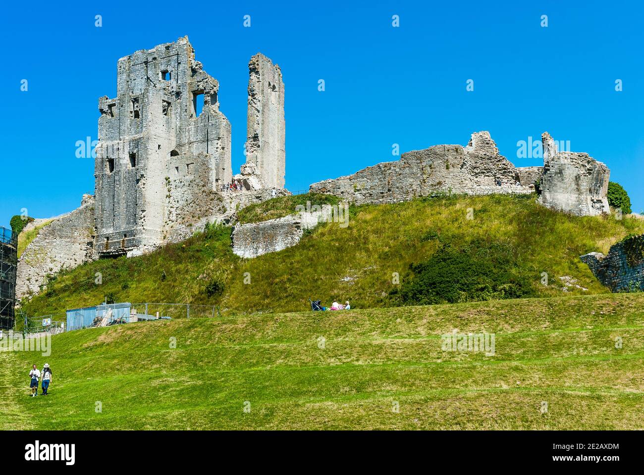 Corfe Castle. A medieval fortress.in Dorset Stock Photo - Alamy