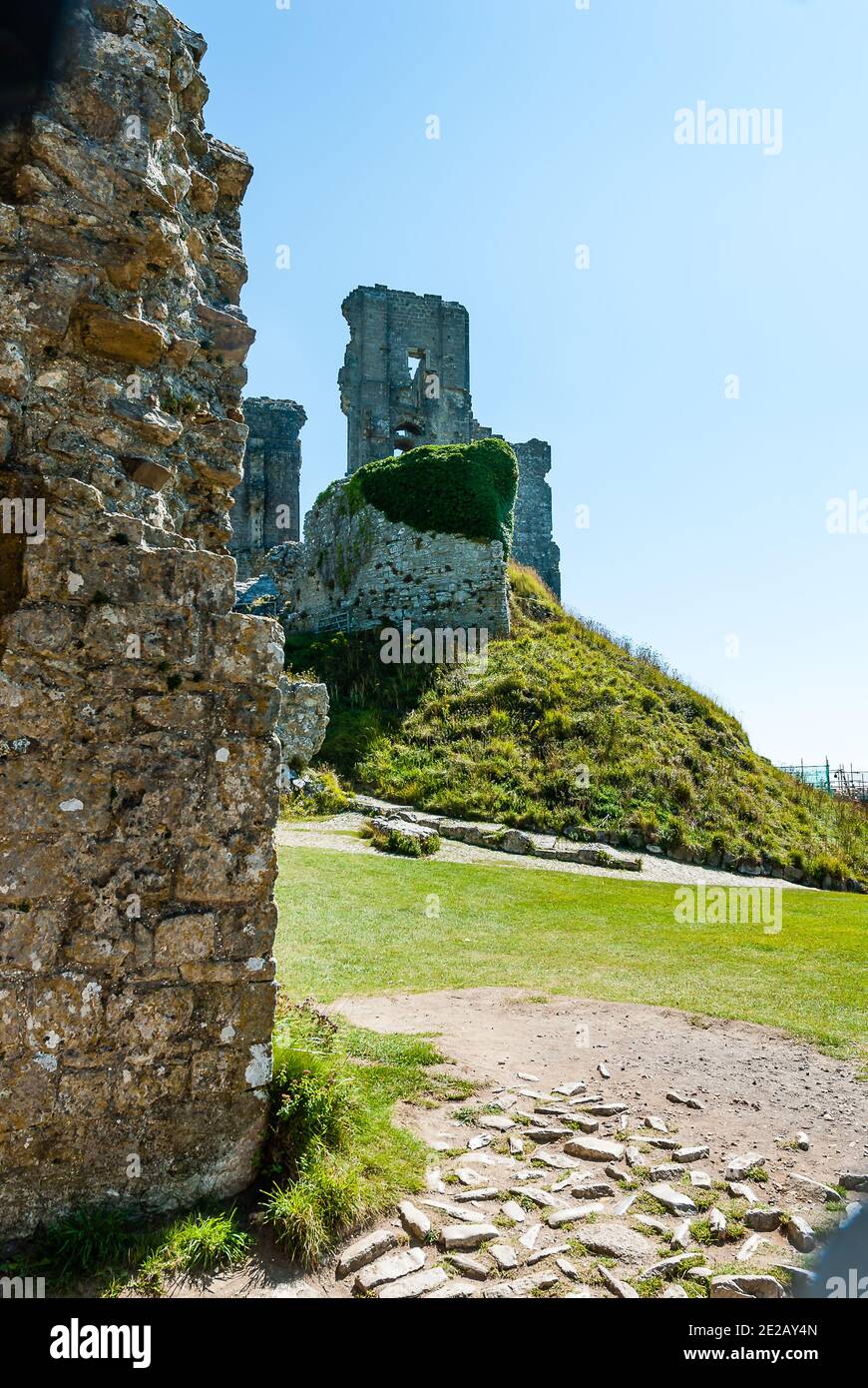Corfe Castle. A medieval fortress in Dorset Stock Photo - Alamy