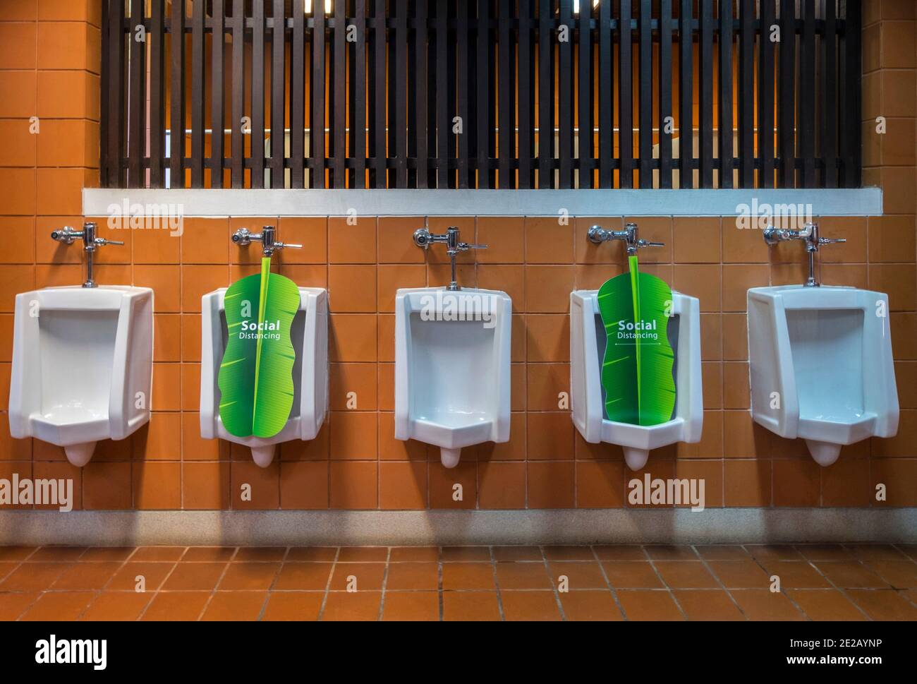 Man urinals hi-res stock photography and images - Alamy