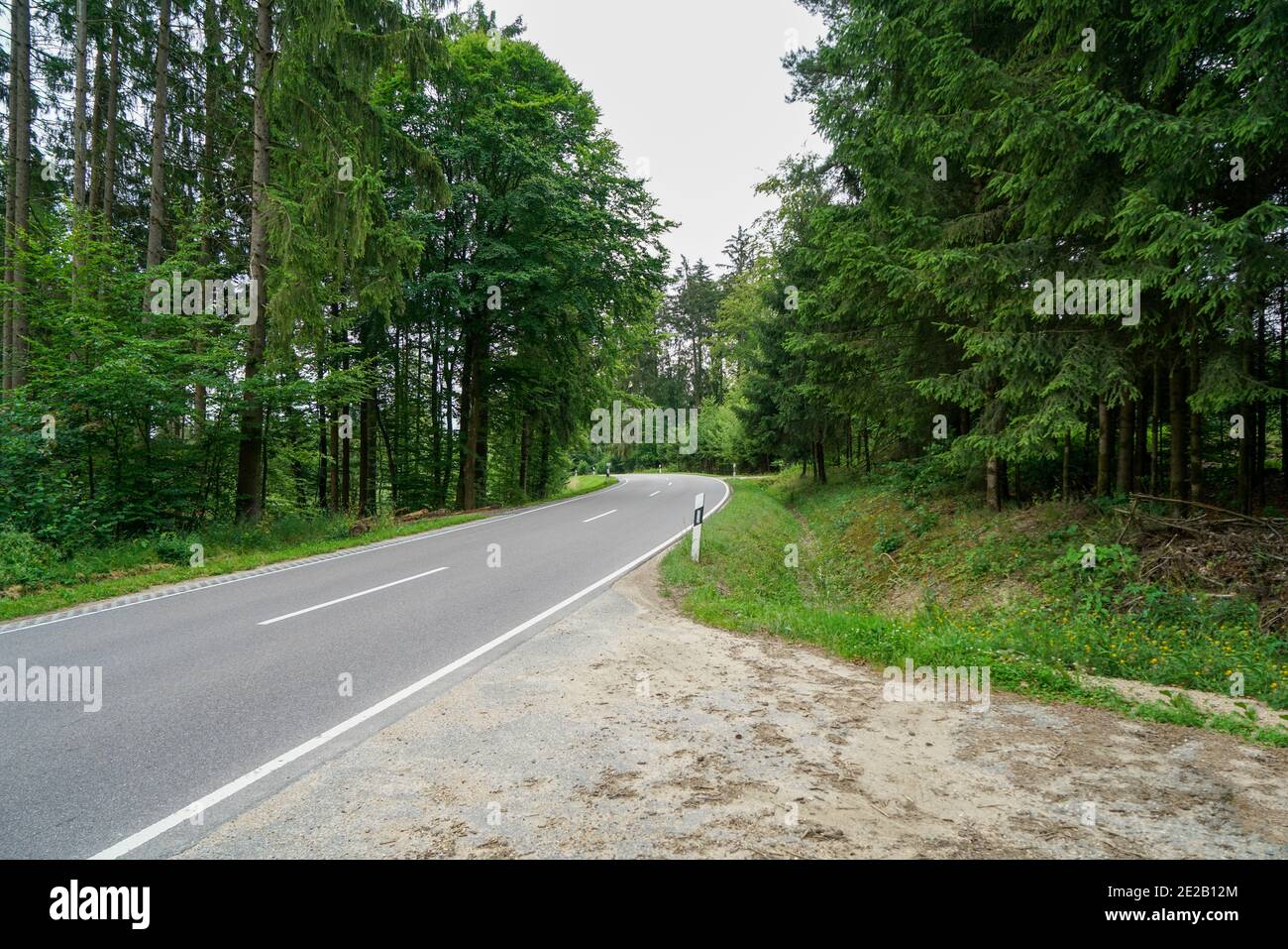 Curly road hi-res stock photography and images - Alamy