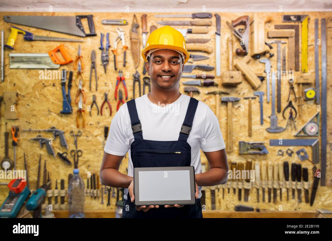 Builder yellow helmet working hi-res stock photography and images - Alamy