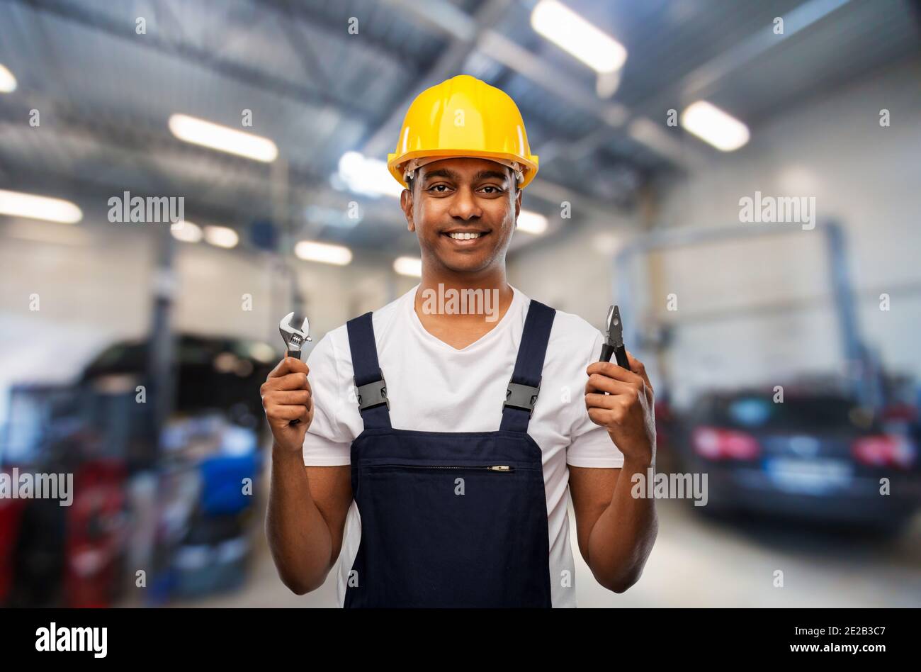 Indian mechanic hi-res stock photography and images - Alamy