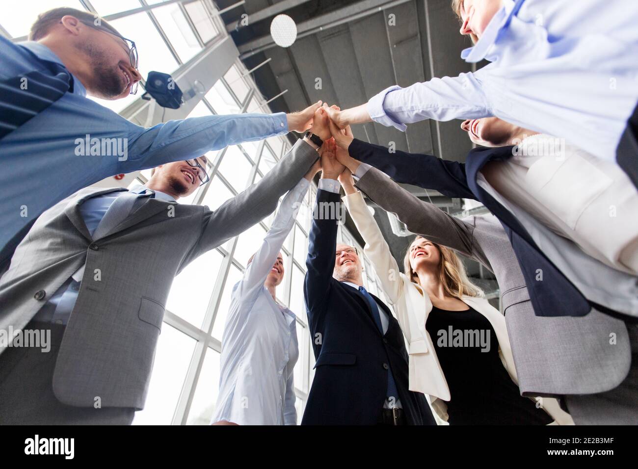 Business people making high hi-res stock photography and images - Alamy