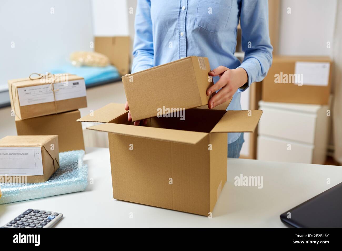 Shipment packing boxes hi-res stock photography and images - Alamy