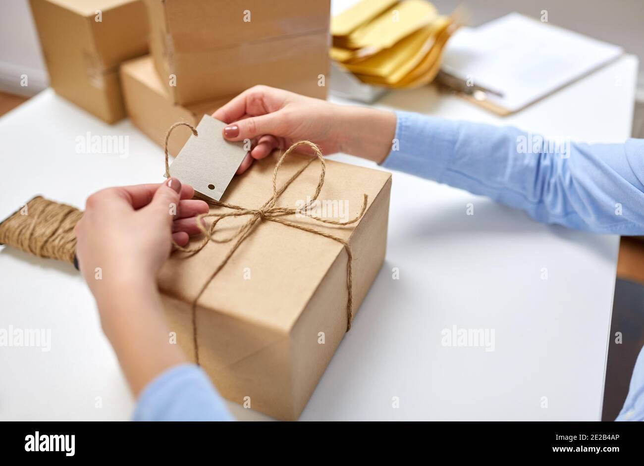 Box with rope hi-res stock photography and images - Alamy