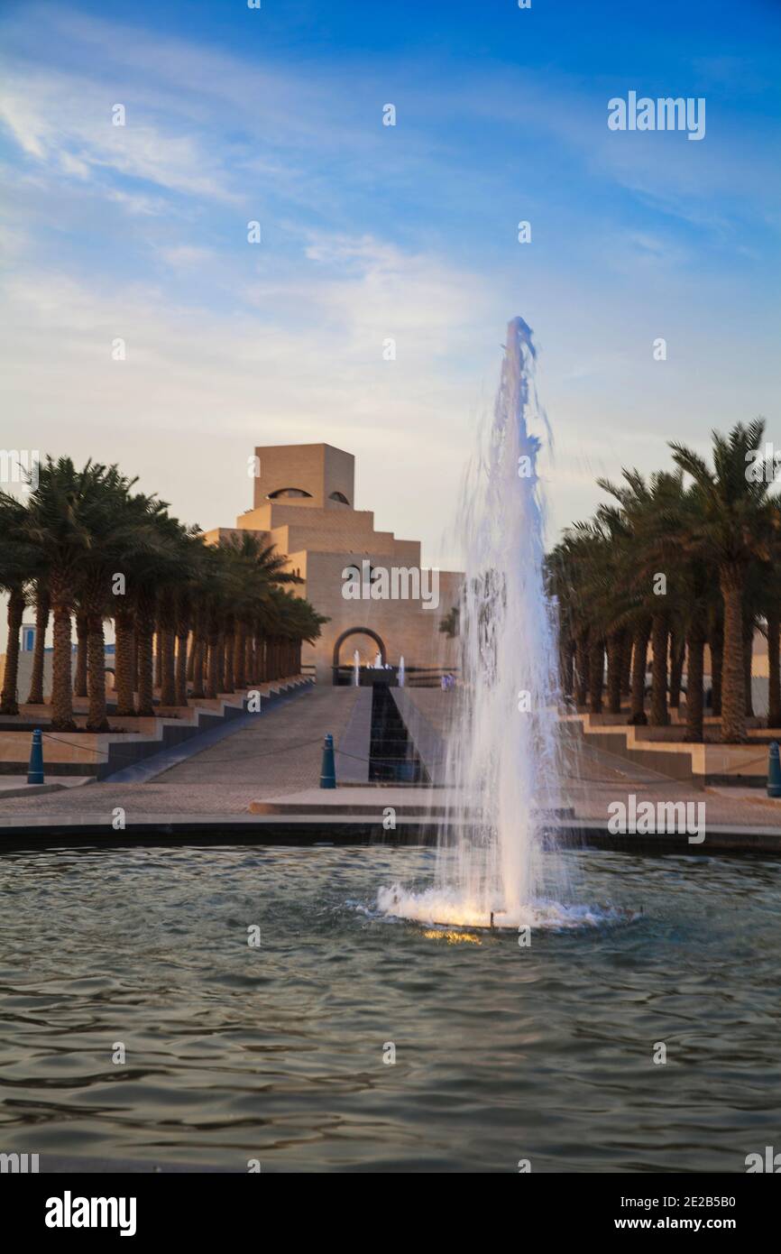 Qatar doha architecture fountains hi-res stock photography and images ...