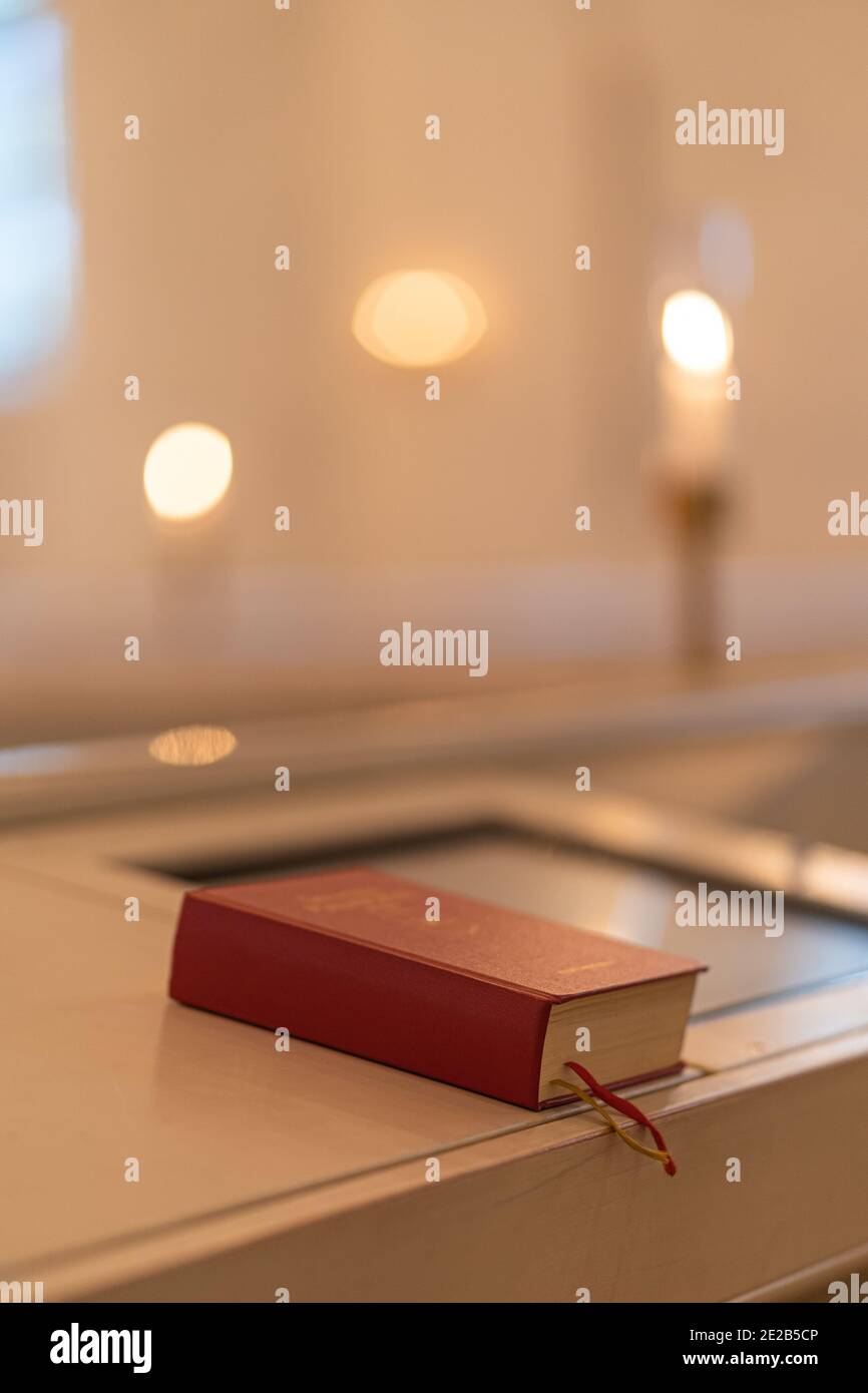 Scripture reading church hi-res stock photography and images - Alamy